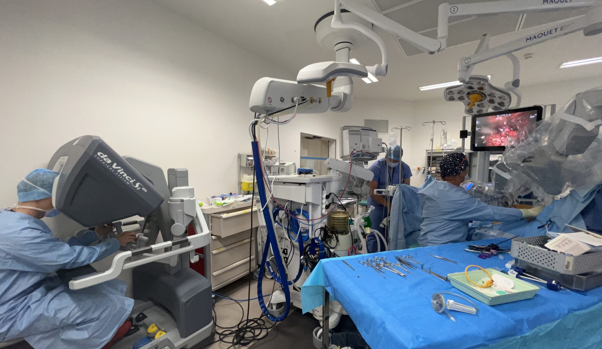Ablation totale de la prostate assistée par robot Da Vinci en ...
